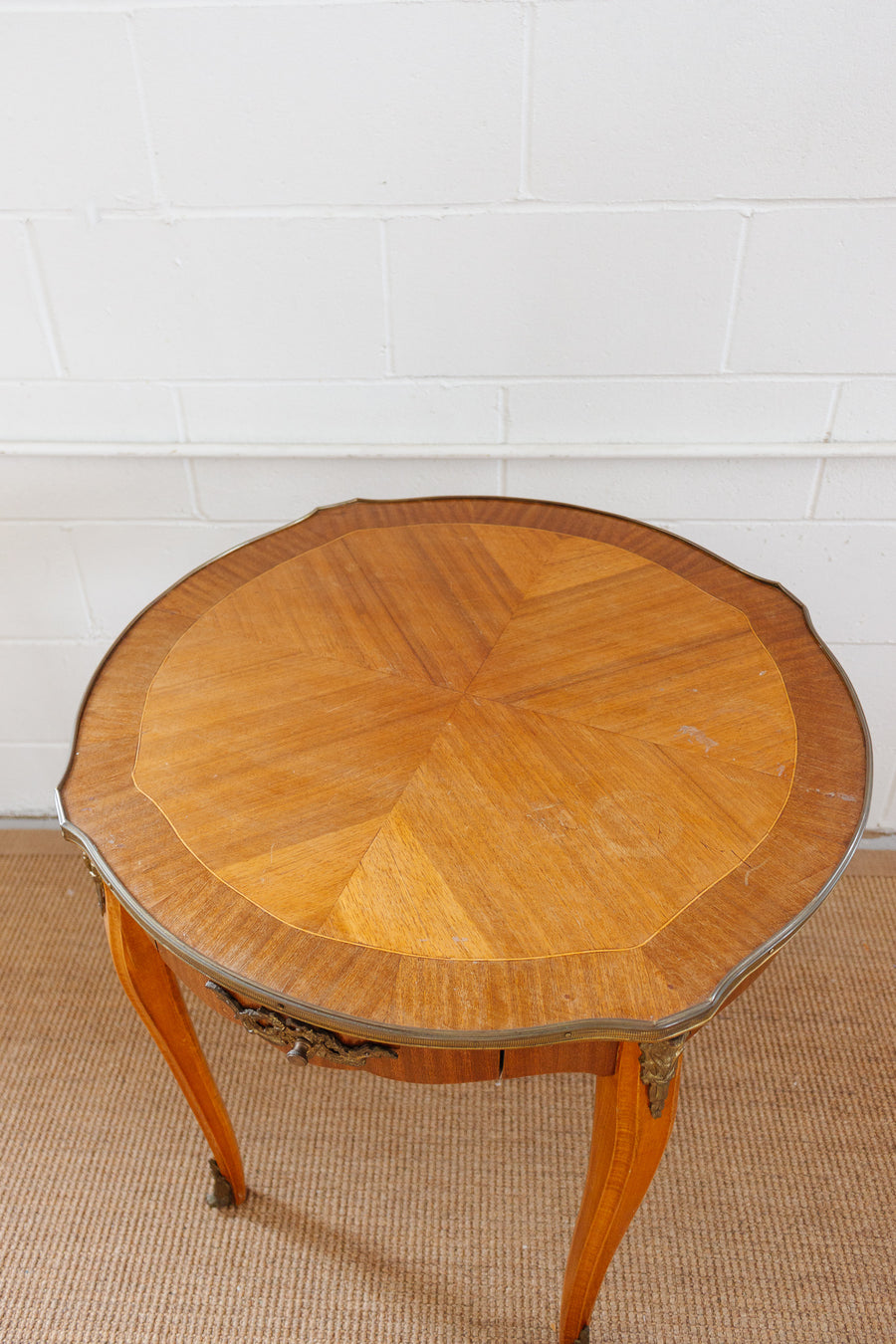 Vintage Louis XVI style ornate round side table – Joliette