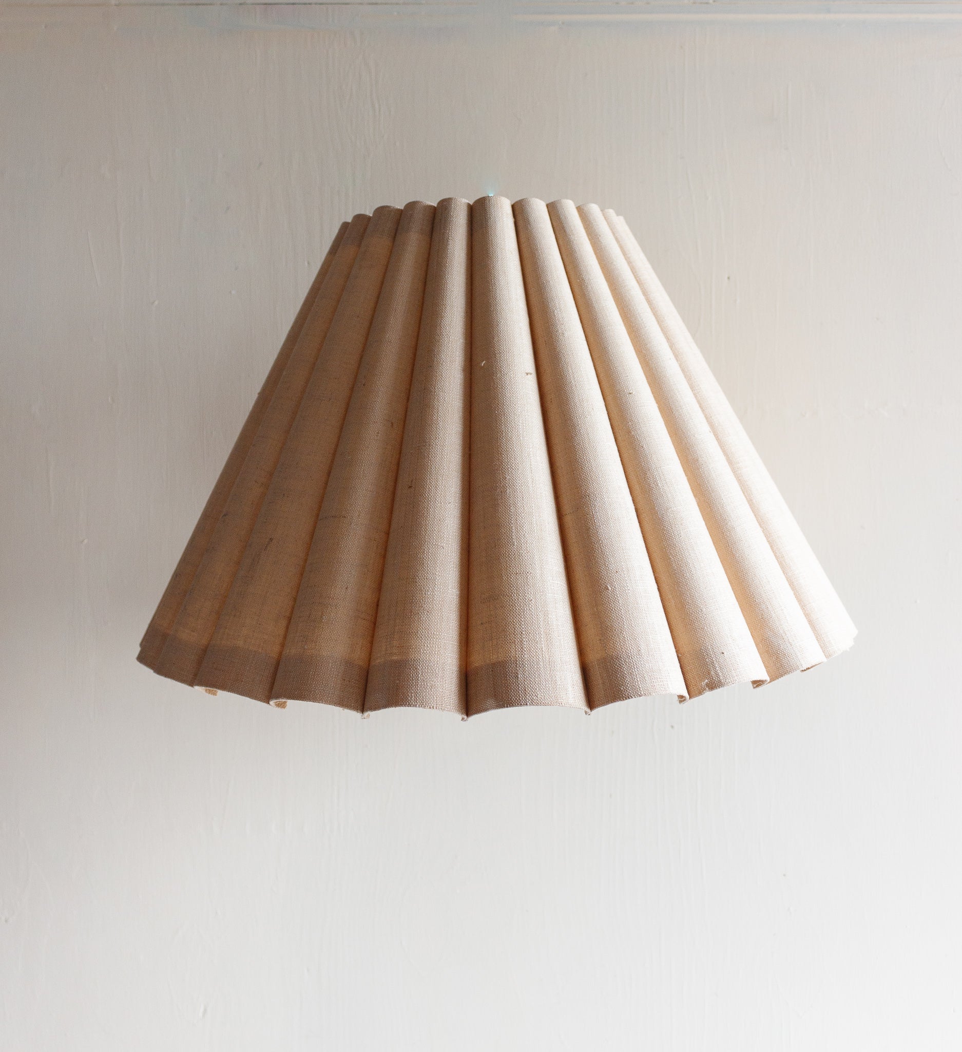 midcentury scalloped linen lamp shade – Joliette
